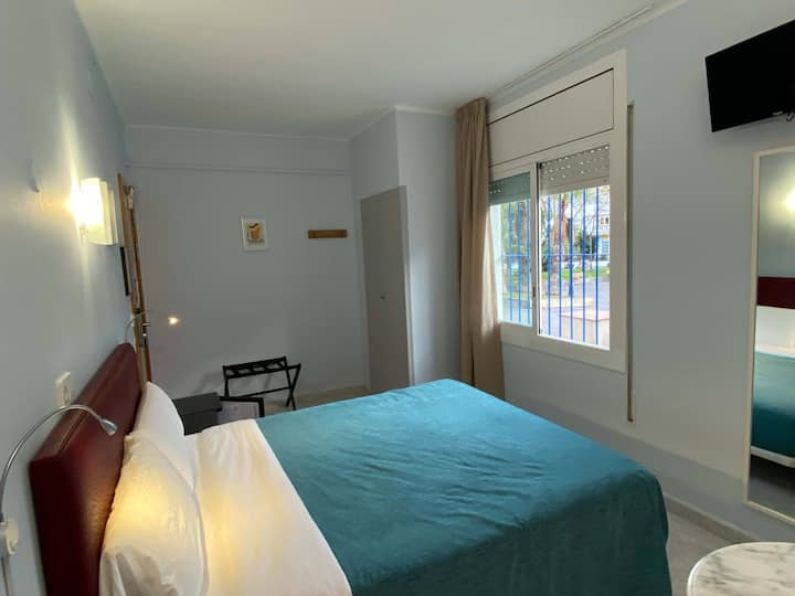 Ground Floor Rooms With View Of Placa Espanya - Sitges