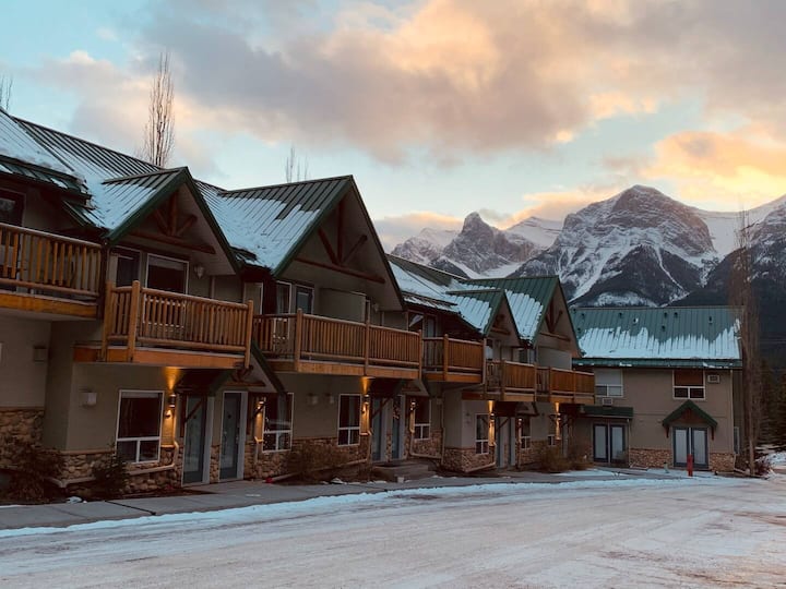 Back To Back Combined 2 Unit Townhouse/sleep 12-16 - Banff, AB, Canada