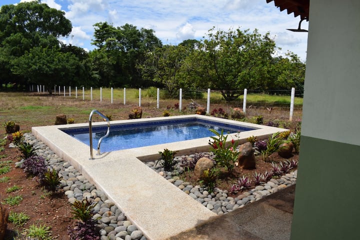Agradable Casa Con Piscina Y Rancho Con Parrilla - Orotina