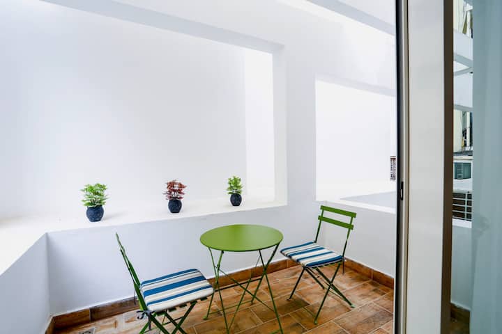 Cozy Balcony Flat | Beach & Mosque Walk - Casablanca