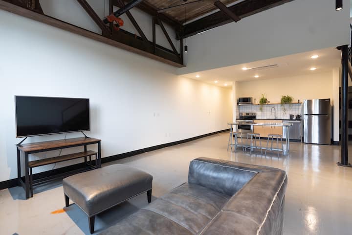 Historic Loft. 2 Bedroom Furnished Townhome - Chattanooga, TN