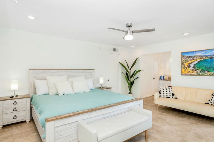 Stylish Newport Beach Living - 1 Block To Beach - Costa Mesa, CA