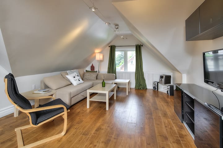 Adorable Spacious Loft In The Heart Of Downtown - カナダ キッチナー