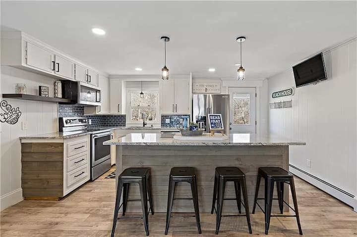 New! Reel Vacation 3min To Scarborough Beach - Narragansett, RI