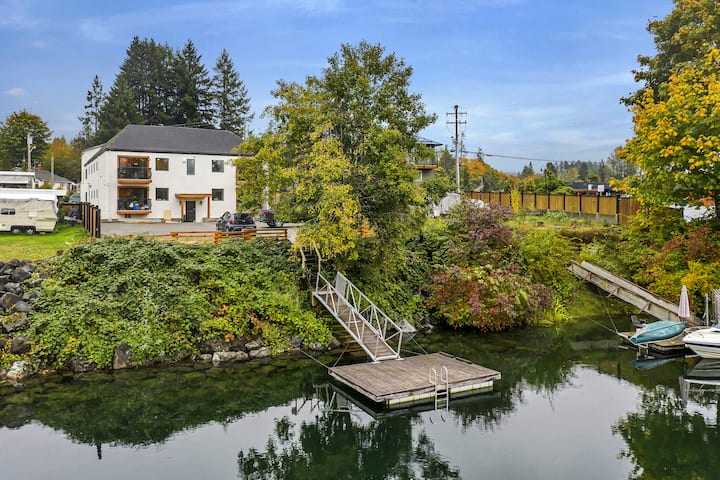 Lake Cowichan Waterfront Luxury Rentals - Lake Cowichan