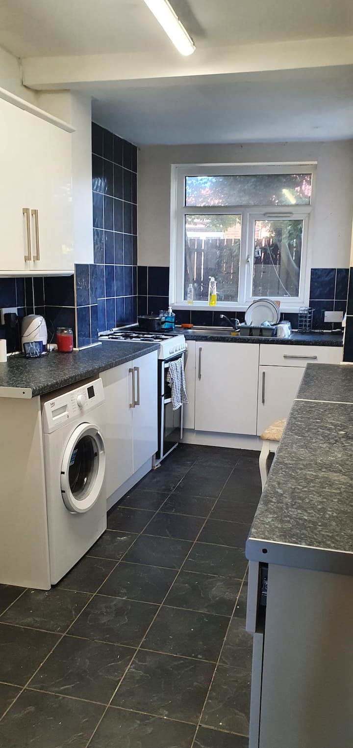 Charming Private Room – Ambient Garden View! - Gateshead