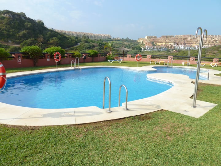 Lovely 2 Bedroomed Apartment With Communal Pools - Manilva