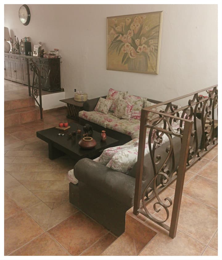 Paris Room
Habitación Privada Con Cama Matrimonial - Colima