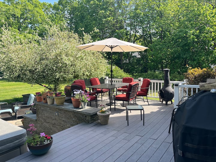 4-bedroom House With Fenced-in Back Yard & Hot Tub - Newport, RI