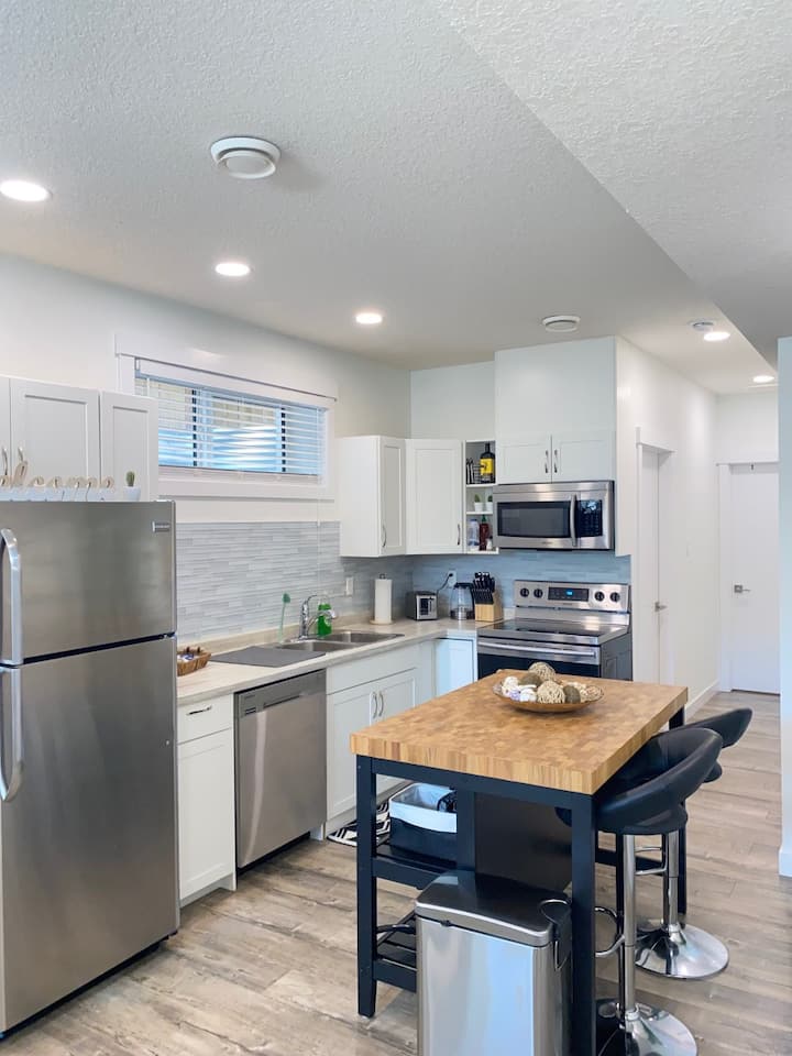 Cozy ~1 Bdr Basement Suite~ Min From Downtown - Edmonton