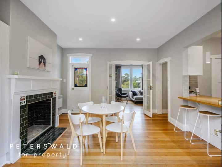 Renovated 3-bedroom Home In Sandy Bay - Hobart