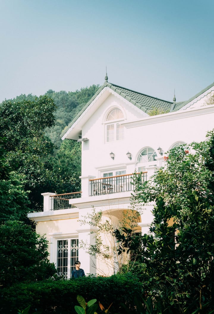 Elegant Peacock Villa - Phúc Yên