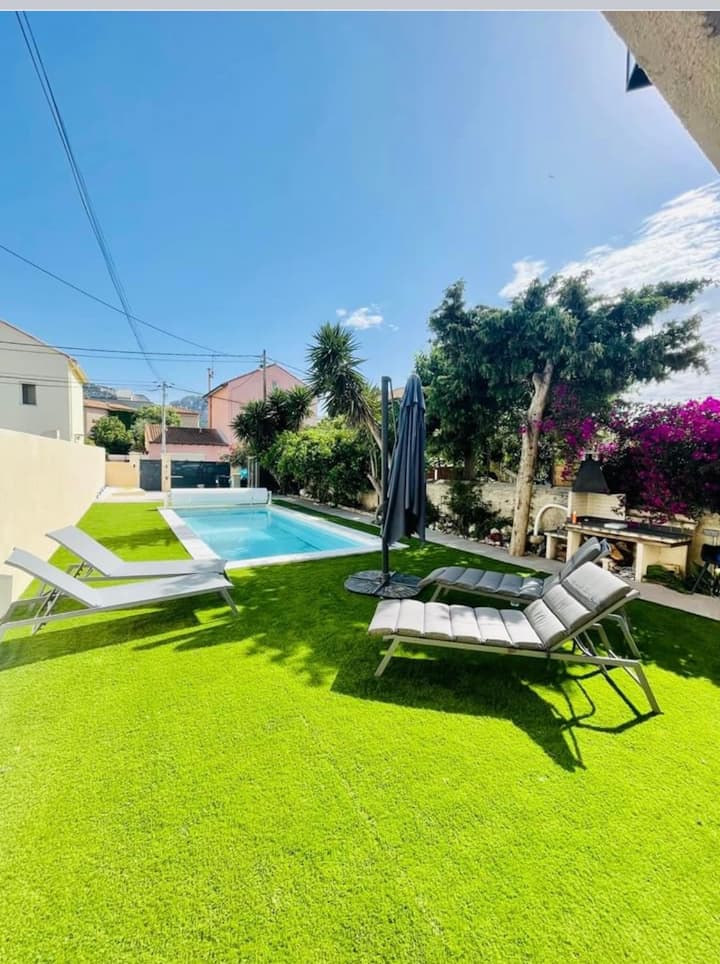 A Deux Pas De La Mer - Marseille