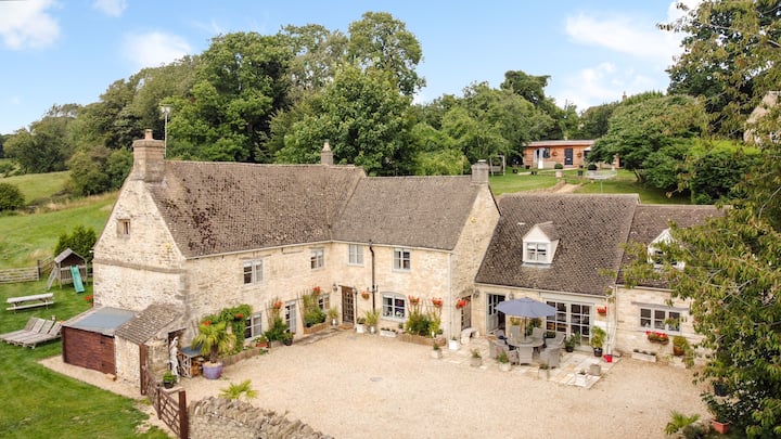 The Manor House 5* Chocolate Box Cotswold Setting - Cirencester