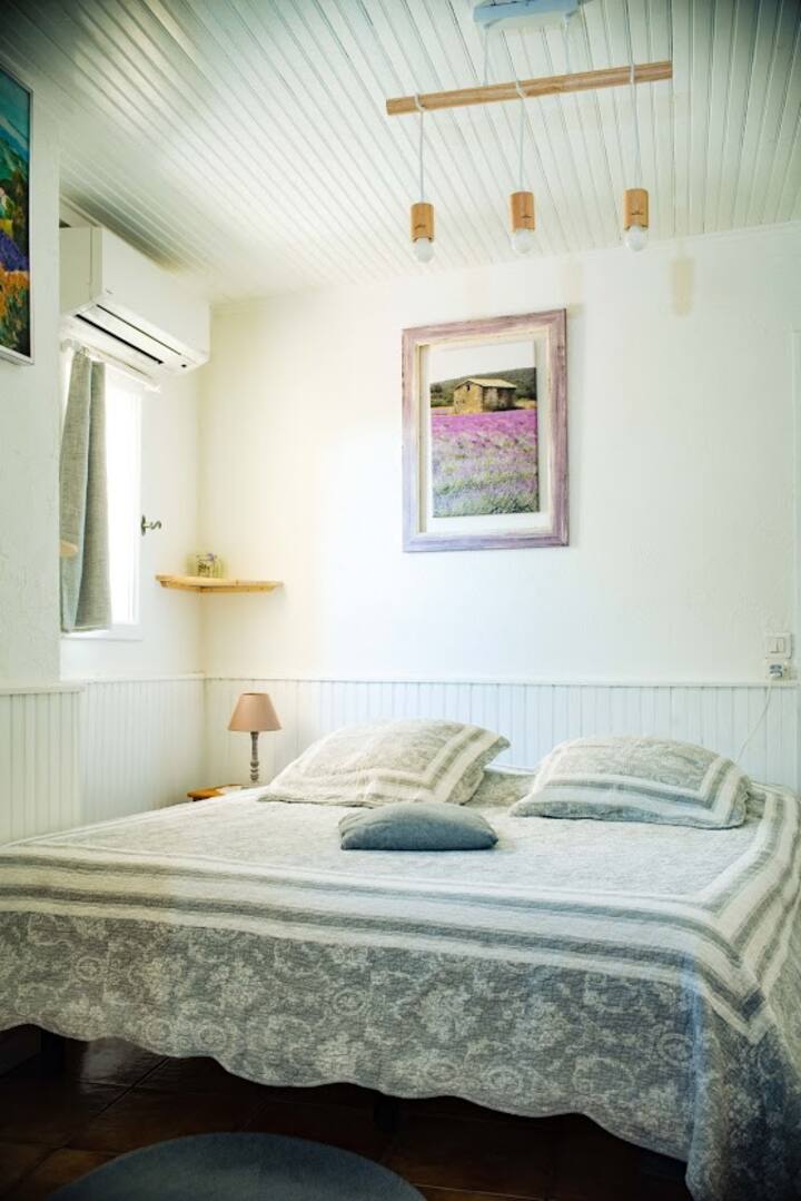 Chambre Lavande Avec Un Lit Double 160 - L'Isle-sur-la-Sorgue