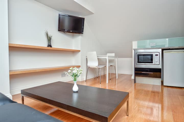 One Bedroom Apartment In Paddington Green - London
