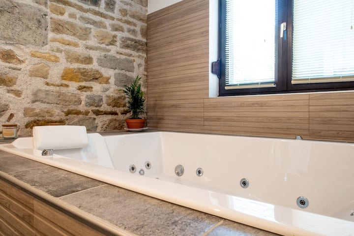 Gîte Avec Sauna Et Balneo: "Passage En Paradis" - Arbois