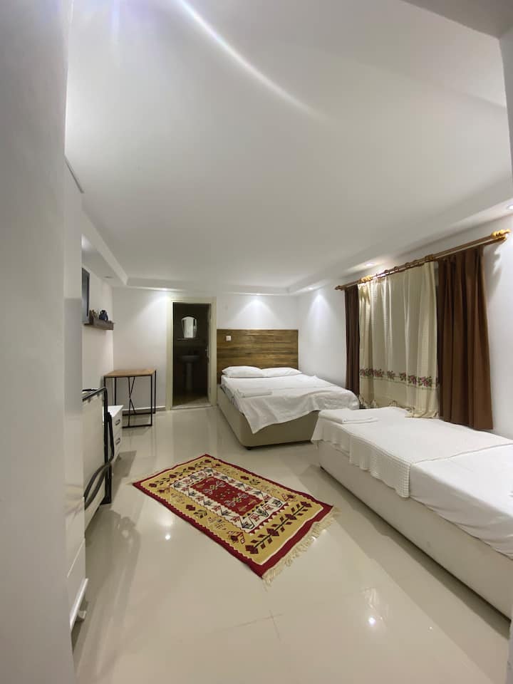 Sualtı Otel 3 Kişilik Oda - Ayvalık