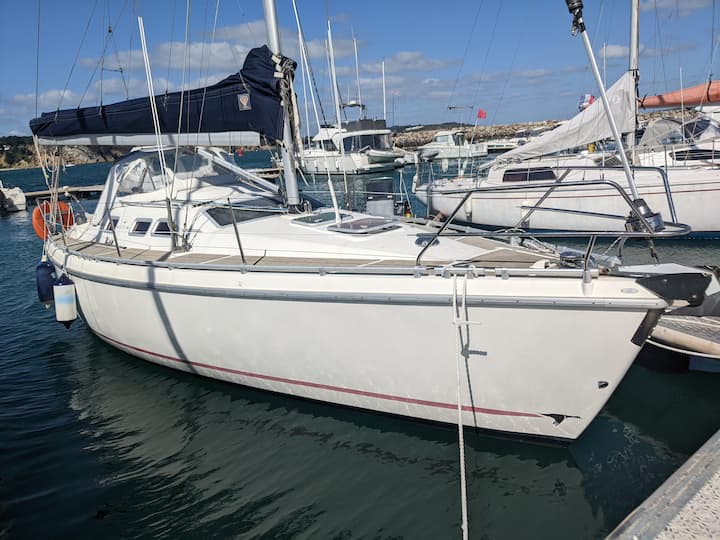 Voilier De 10m Au Cœur Du Port De Crozon Morgat - Crozon