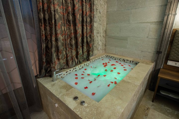 Ahiyan Stone Room With 2 Jacuzzi̇ Inc.breakfast - Cappadocia