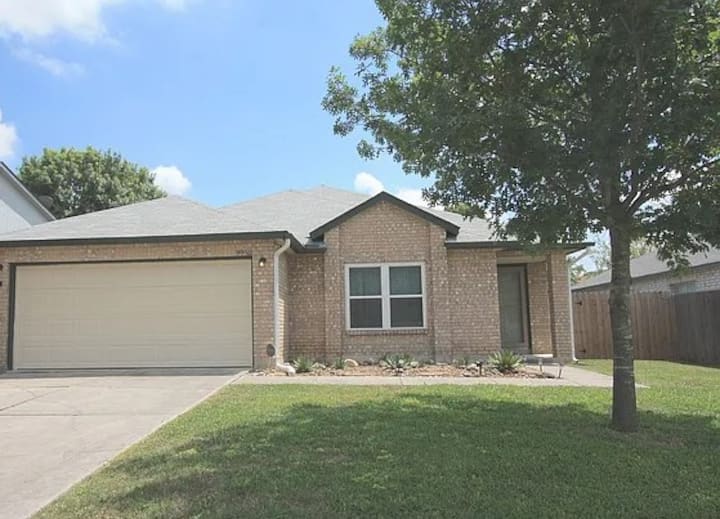 Comfy Home Sea World/ Six Flag Lackland Bmt Afb - Helotes, TX