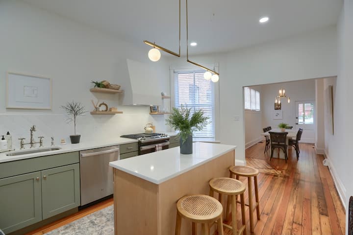 Designer 4bd, 2.5ba Lancaster Center City Townhome - Lancaster, PA