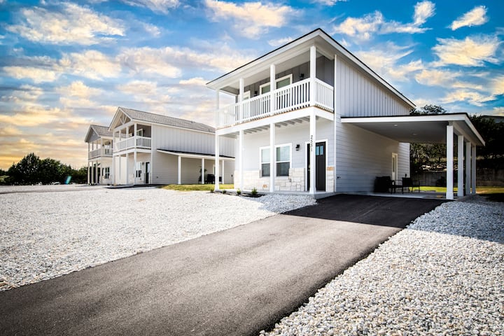 Enjoy Sounds Of Nature In Our Peaceful Lake Home - Canyon Lake, TX