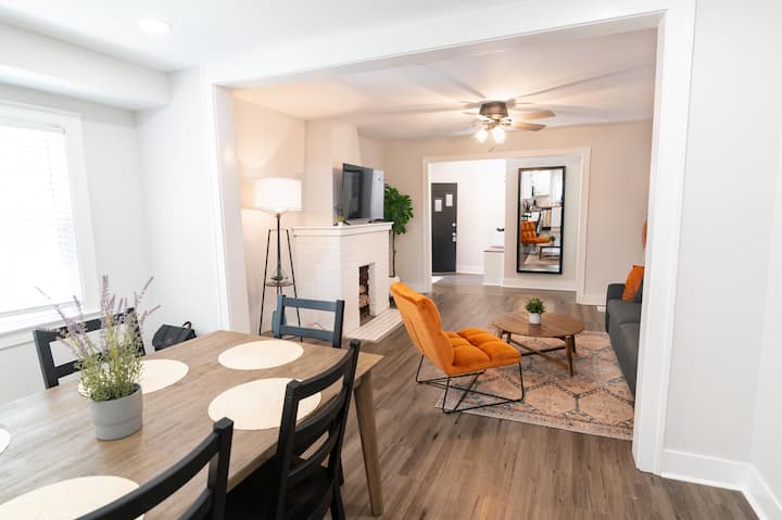 Spacious & Trendy 3-bedroom Urban Getaway - Independence, MO