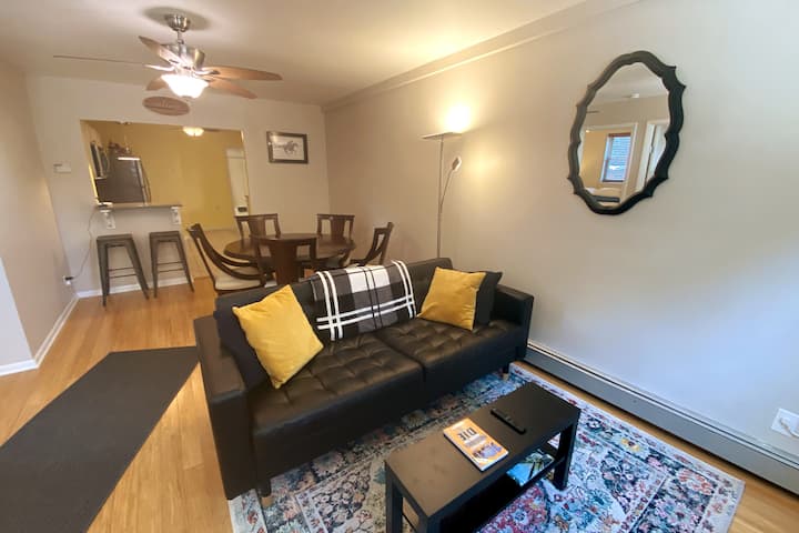 Rare Bay View Apt With 2 Full Baths & Master Suite - Greenfield, WI