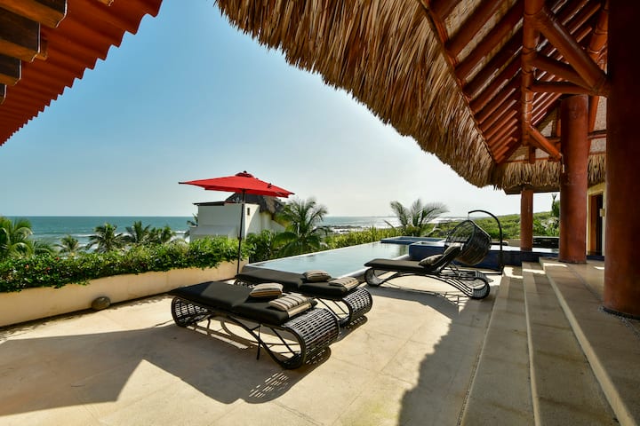 Casa De Lujo Con Alberca Privada En La Playa - Zihuatanejo