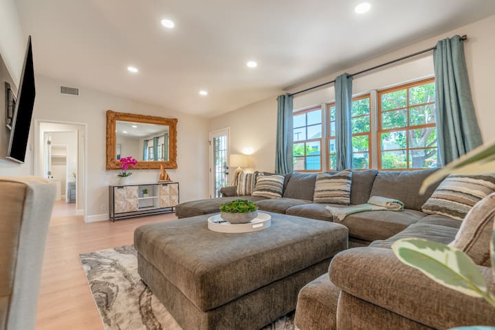 Wrap-around Deck W/ Cyn Views, 2bd 2bth, 5mins>dt - San Diego, CA