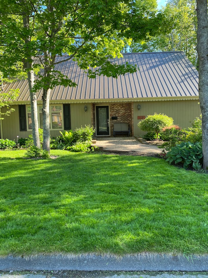 Summerside 3 Bdrm 2 Bath Home - Summerside