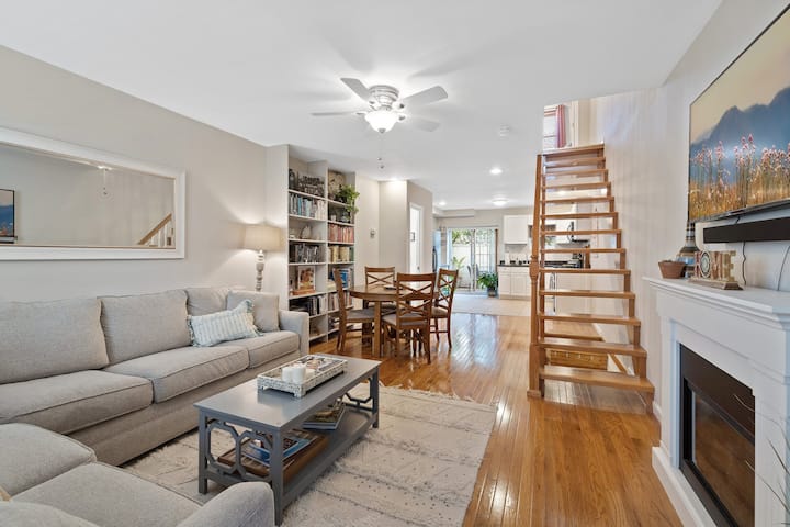 Perfectly Located 3bd + Furnished Patio! Sleeps 7! - National Park, NJ