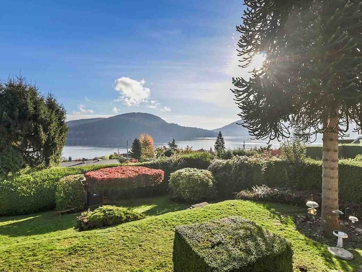 Stunning Deep Cove Studio W/ Ocean & Garden Views - Burnaby