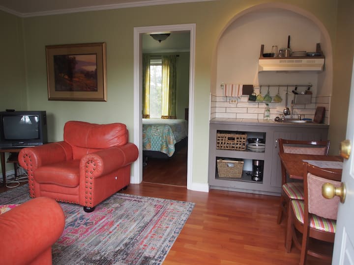 Charming One Bedroom Boutique Inn Near Harrison - Harrison Hot Springs