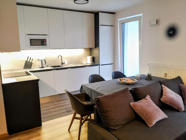 New Beautiful Furnished Apartment With Parking - Bratislava