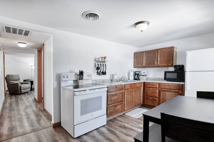 Doraland Delight, Upper Apt - Iron Mountain, MI