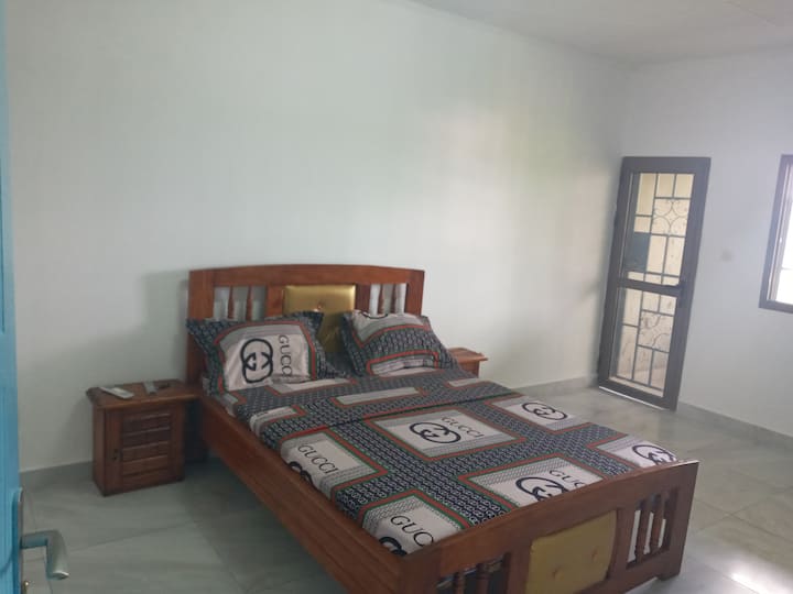 Superbe Chambre Meublée à Louer à Alibandeng - Libreville
