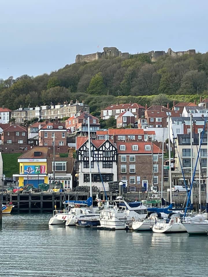 Herring Girl House - 6 Beds, 4 Bedrooms, Sleeps 8 - Scarborough