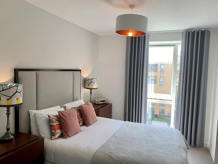 Modern Two Bed Pad. - Londres