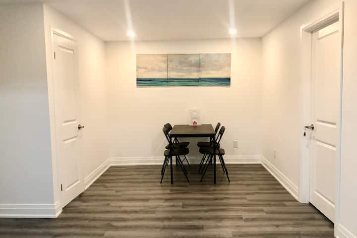 Adorable 2 Bedrooms With Parking &Private Entrance - Vaughan