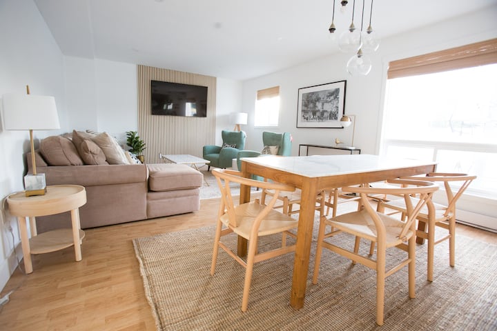 The Globe - 2-bdrm Apartment On Main Street Picton - Picton, Canada