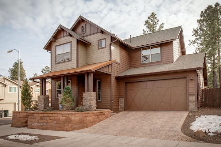 Cozy Flagstaff Home | Fireplace + Pet-friendly - Flagstaff, AZ