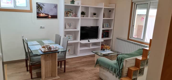 La Casa De Abajo.
Práctica Y Acogedora, Con Patio - Vigo