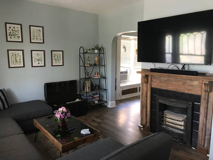 Modern 2 Bedroom Apartment - 5 Min Drive To Beach - Cleveland, OH