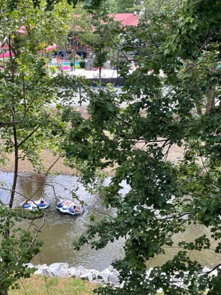 River Romance Apartment On The River ! - Helen, GA