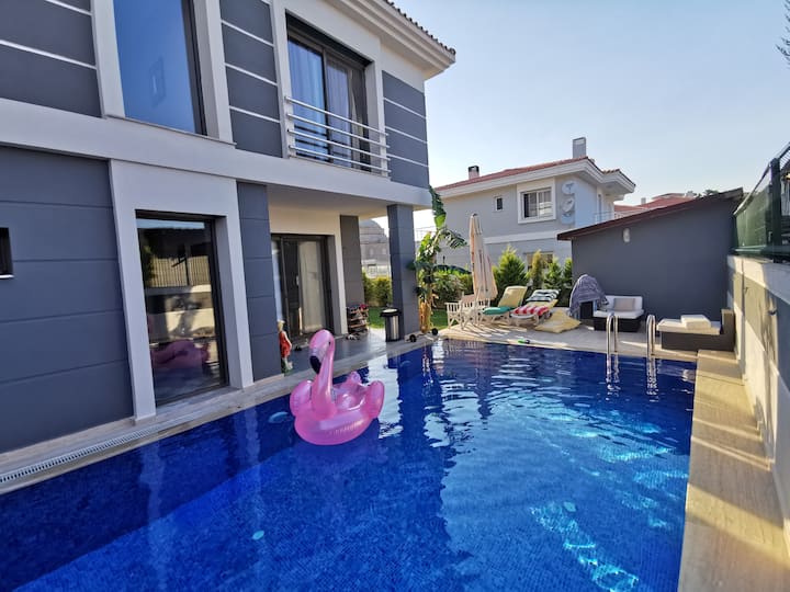A Comfortable Villa With Pool In Cesme Villaatasoy - Ilıca