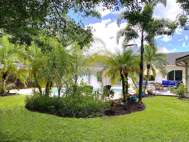 Cheerful 4-bedroom Home With A Private Pool - サラソータ, FL