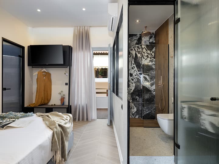 Charming Hotel Room With Jacuzzi In The Old Town - Chania