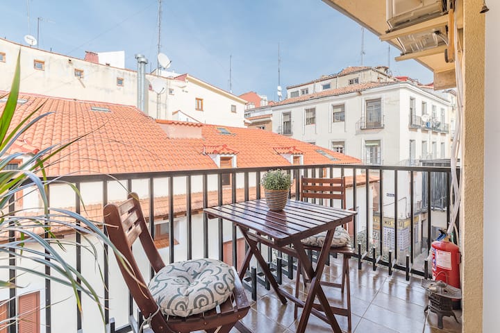 Apartamento Con Terraza En El Centro De Madrid. - Madrid